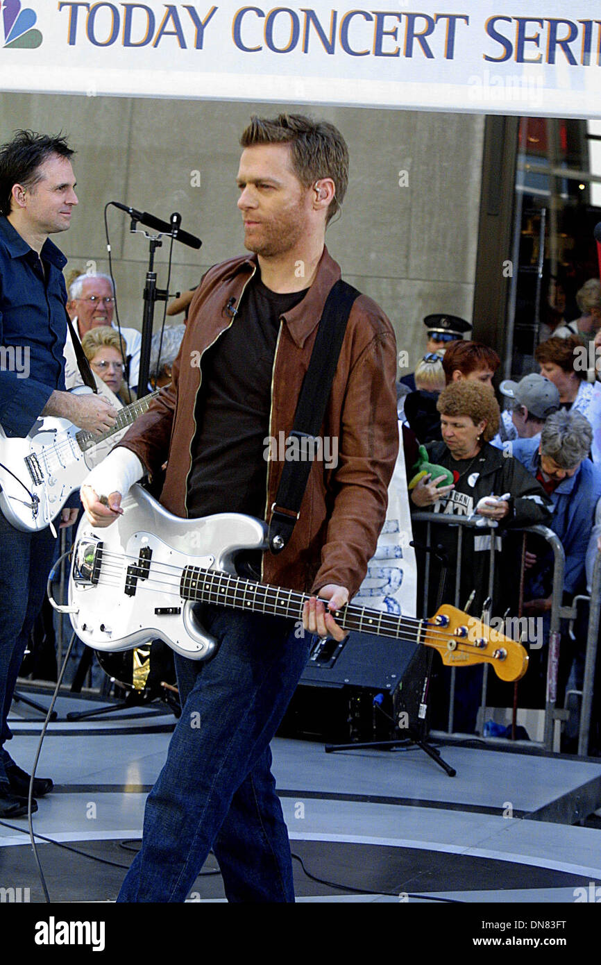 Bryan adams 2002 hi-res stock photography and images - Alamy