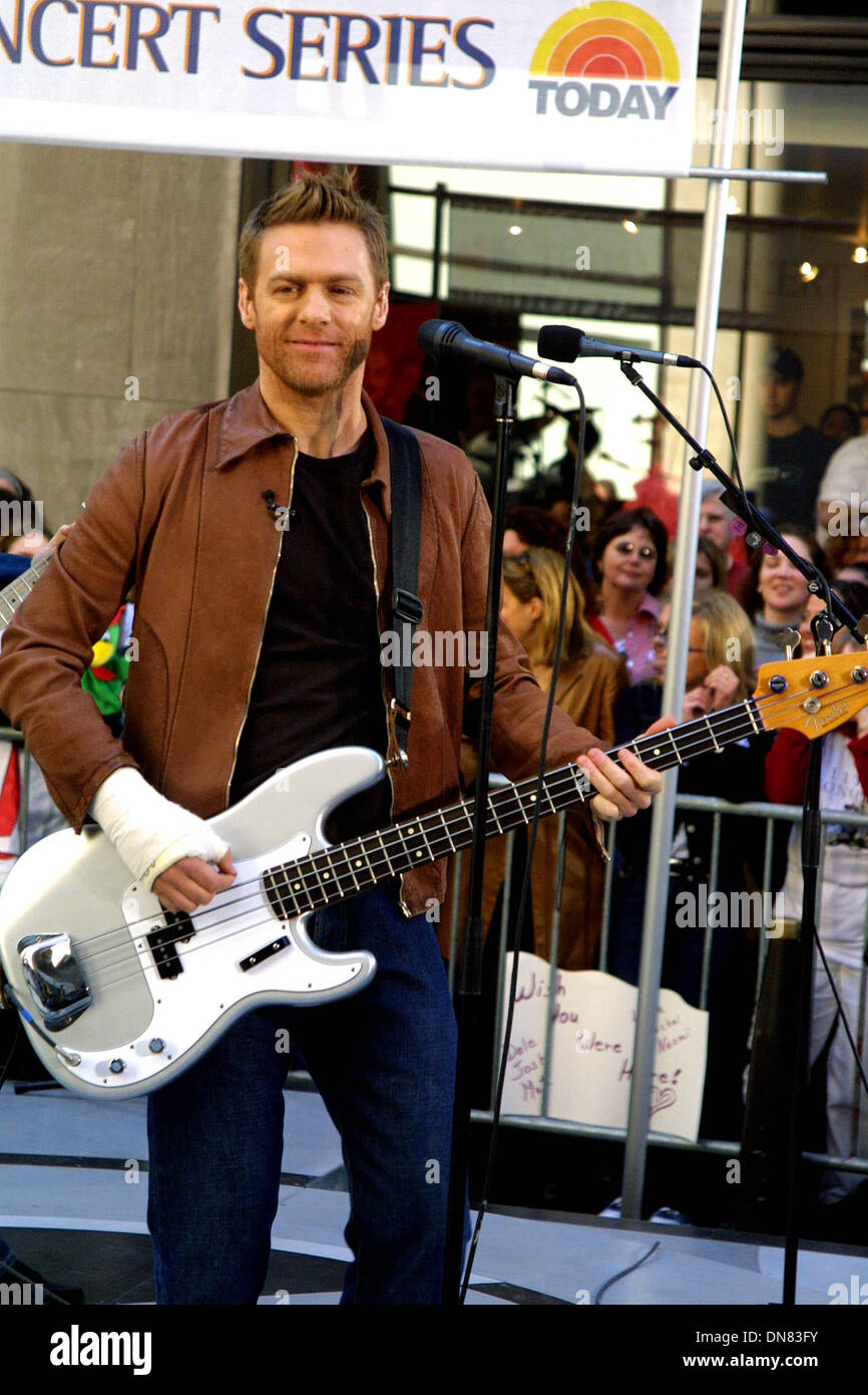 Bryan adams 2002 hi-res stock photography and images - Alamy