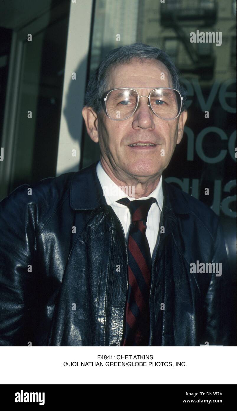 July 2, 2001 - F4841: CHET ATKINS.Â© JOHNATHAN GREEN/(Credit Image ...