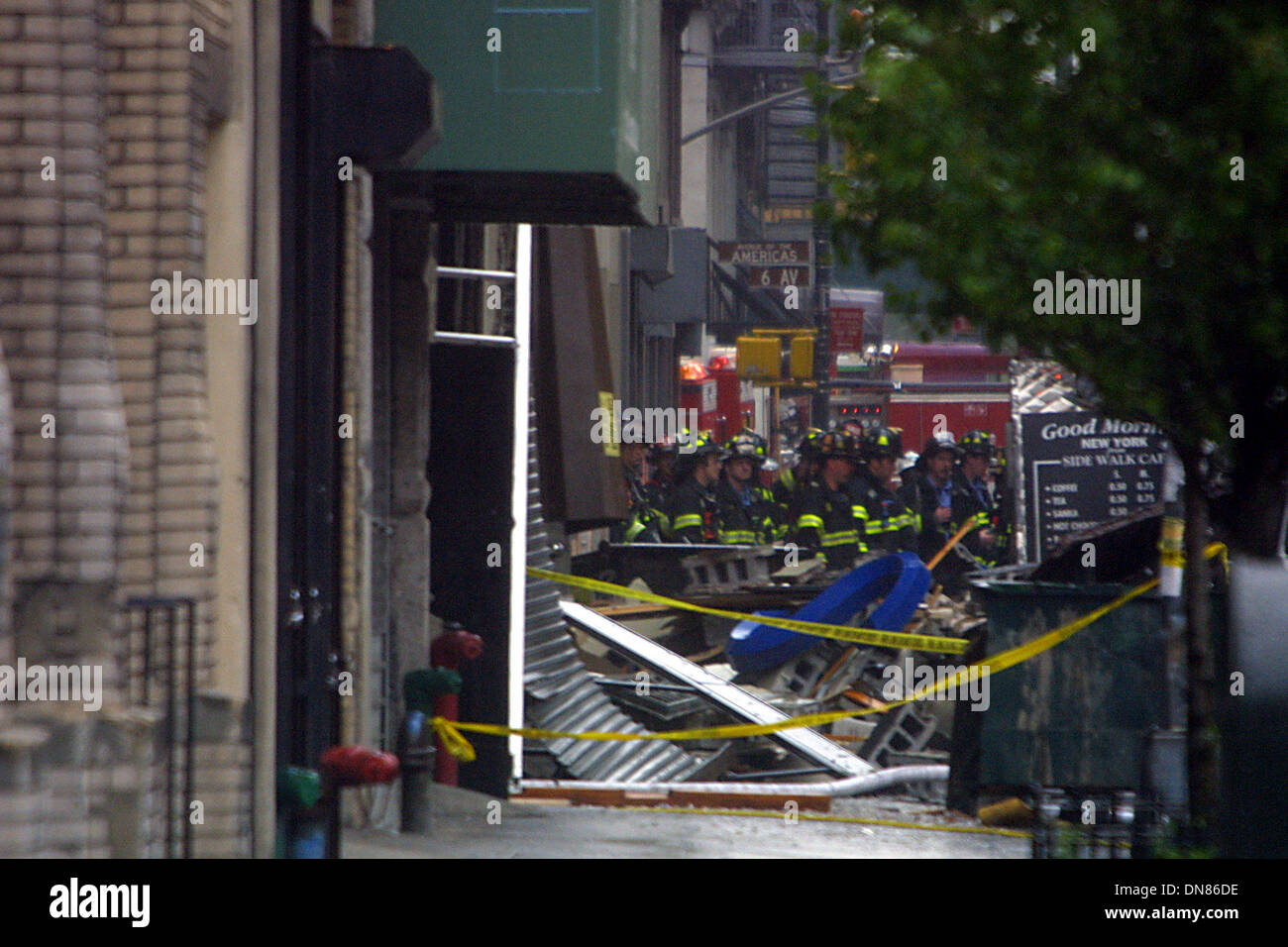 Apr. 25, 2002 - K1516JBB EXPLOSION IN CHELSEA.19TH STREET AND 6TH AVE ...