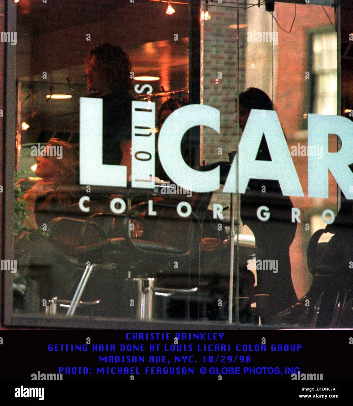 Oct. 29, 1998 - CHRISTIE BRINKLEY.GETTING HAIR DONE AT LOUIS LICARI ...