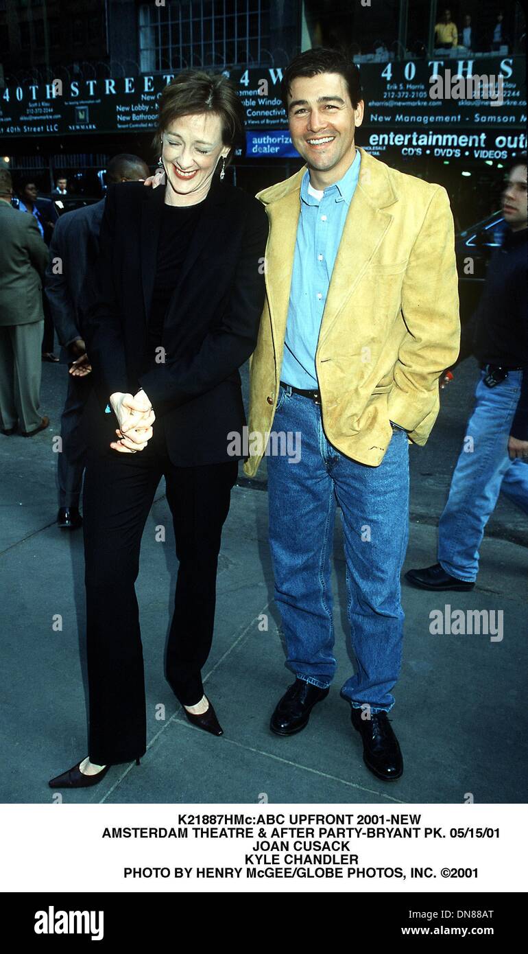 Joan cusack and kyle chandler hi-res stock photography and images - Alamy