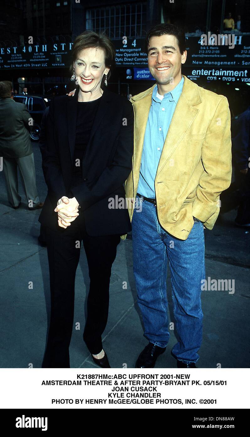 Joan cusack and kyle chandler hi-res stock photography and images - Alamy