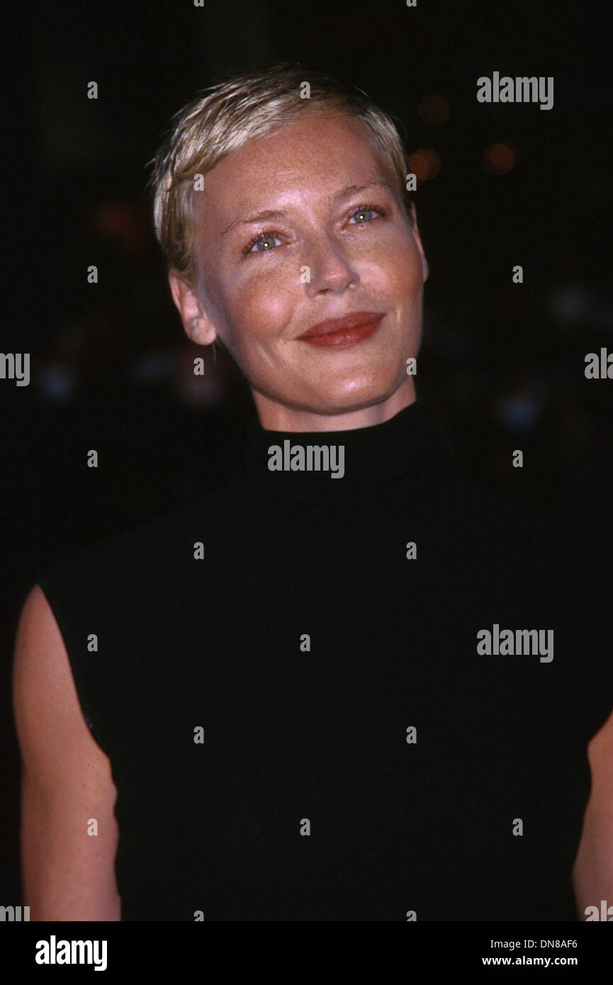 Connie nielson hi-res stock photography and images - Alamy