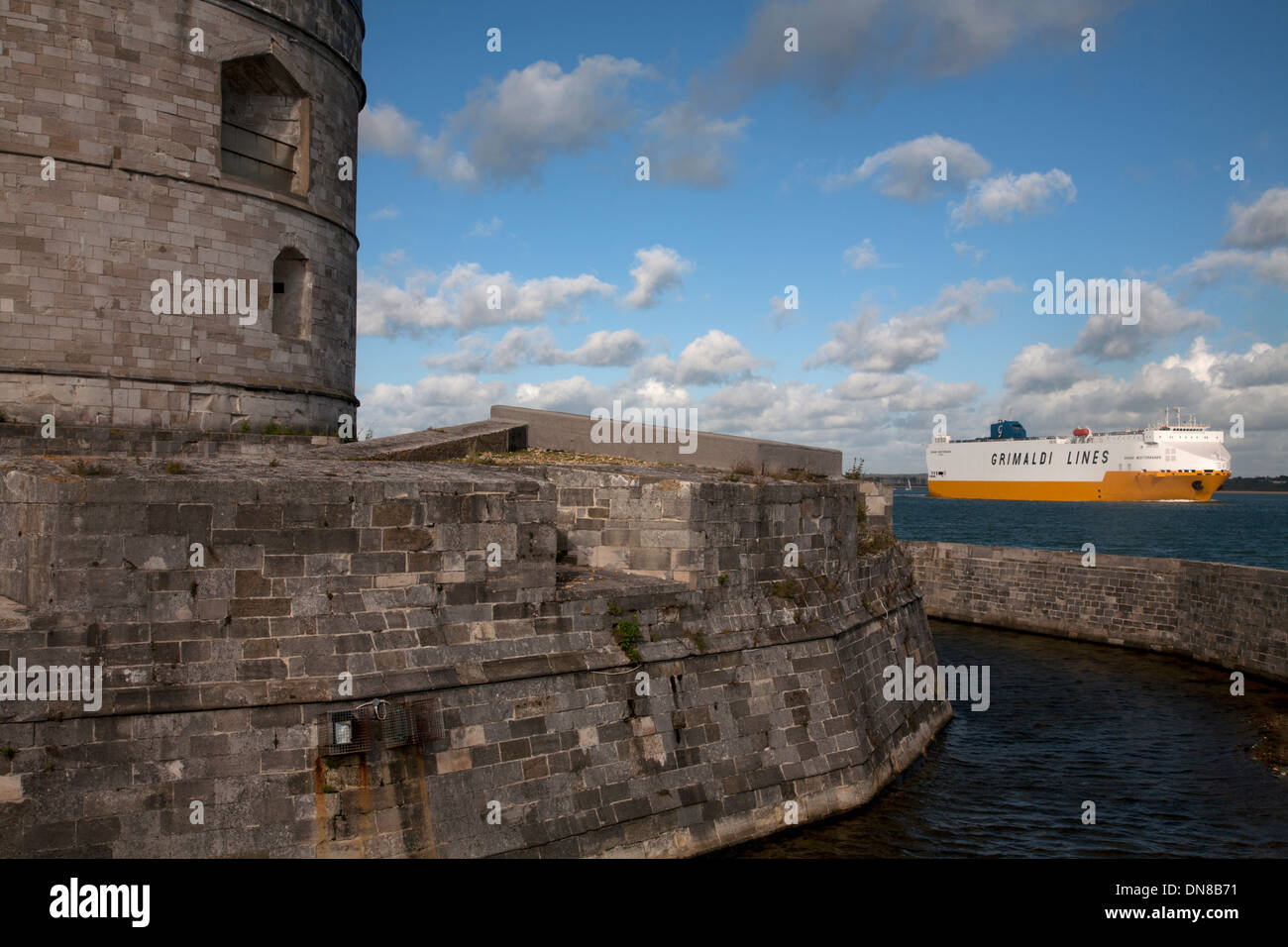 calshot castle ( 1540 ) calshot spit hampshire england Stock Photo - Alamy