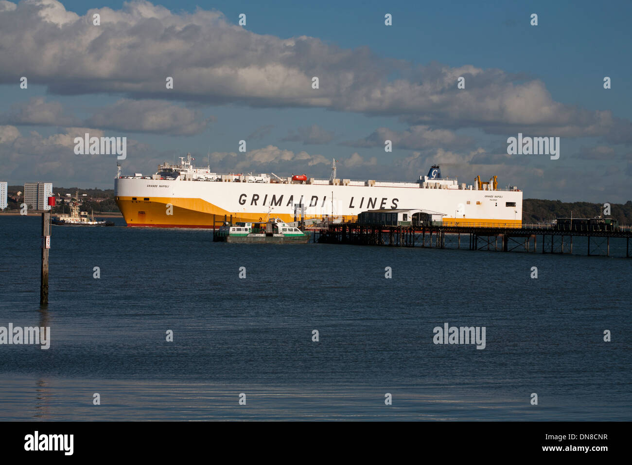 Hythe ferry southampton england hi-res stock photography and images - Alamy
