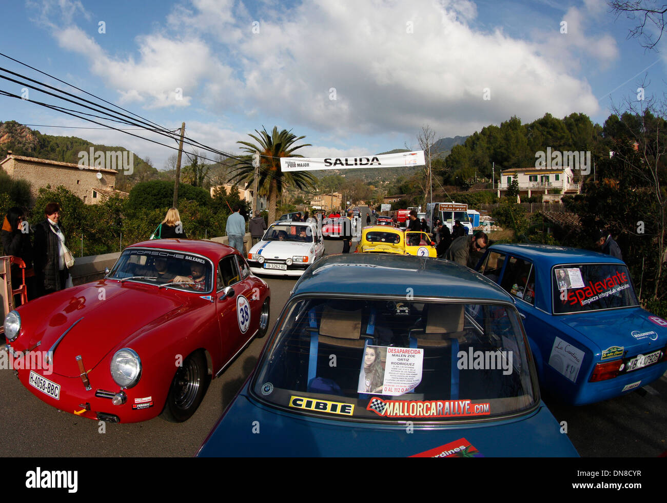 Old racing car models seen before the start of a classic models race in ...