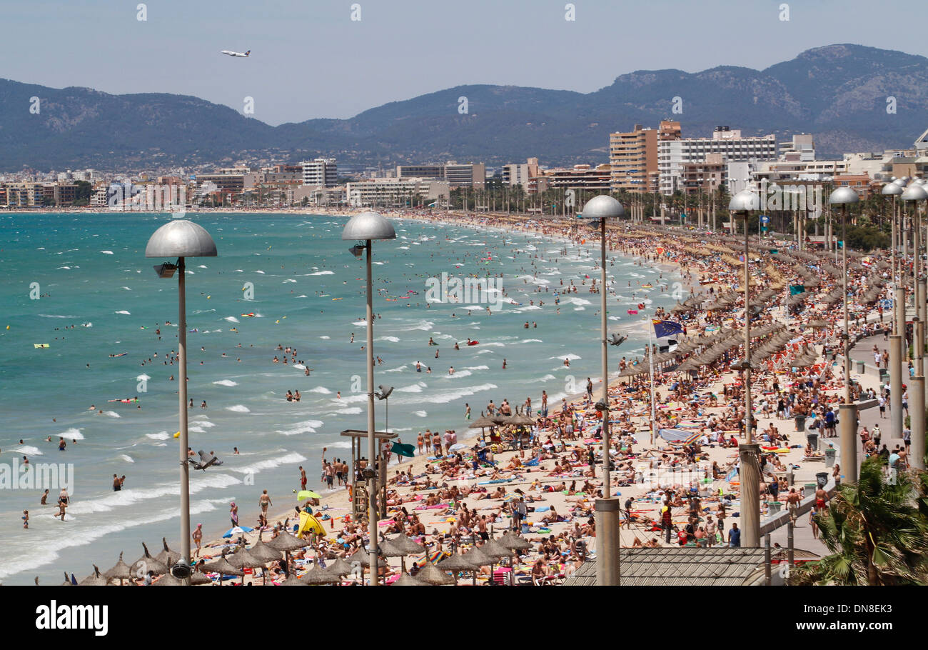 Crowded touristic beach of El Arenal, at the island of Majorca in the ...