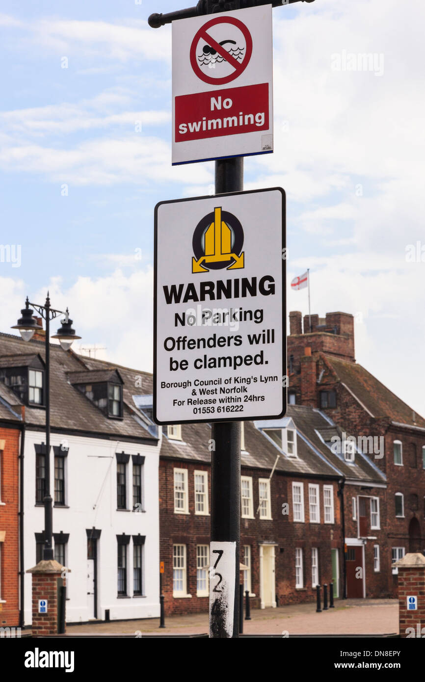 No parking warning signs hi-res stock photography and images - Alamy