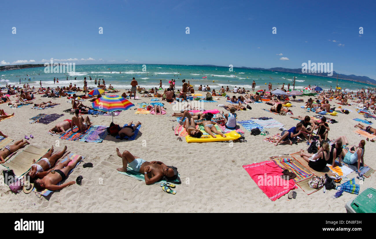Crowded touristic beach of El Arenal, at the island of Majorca in the ...