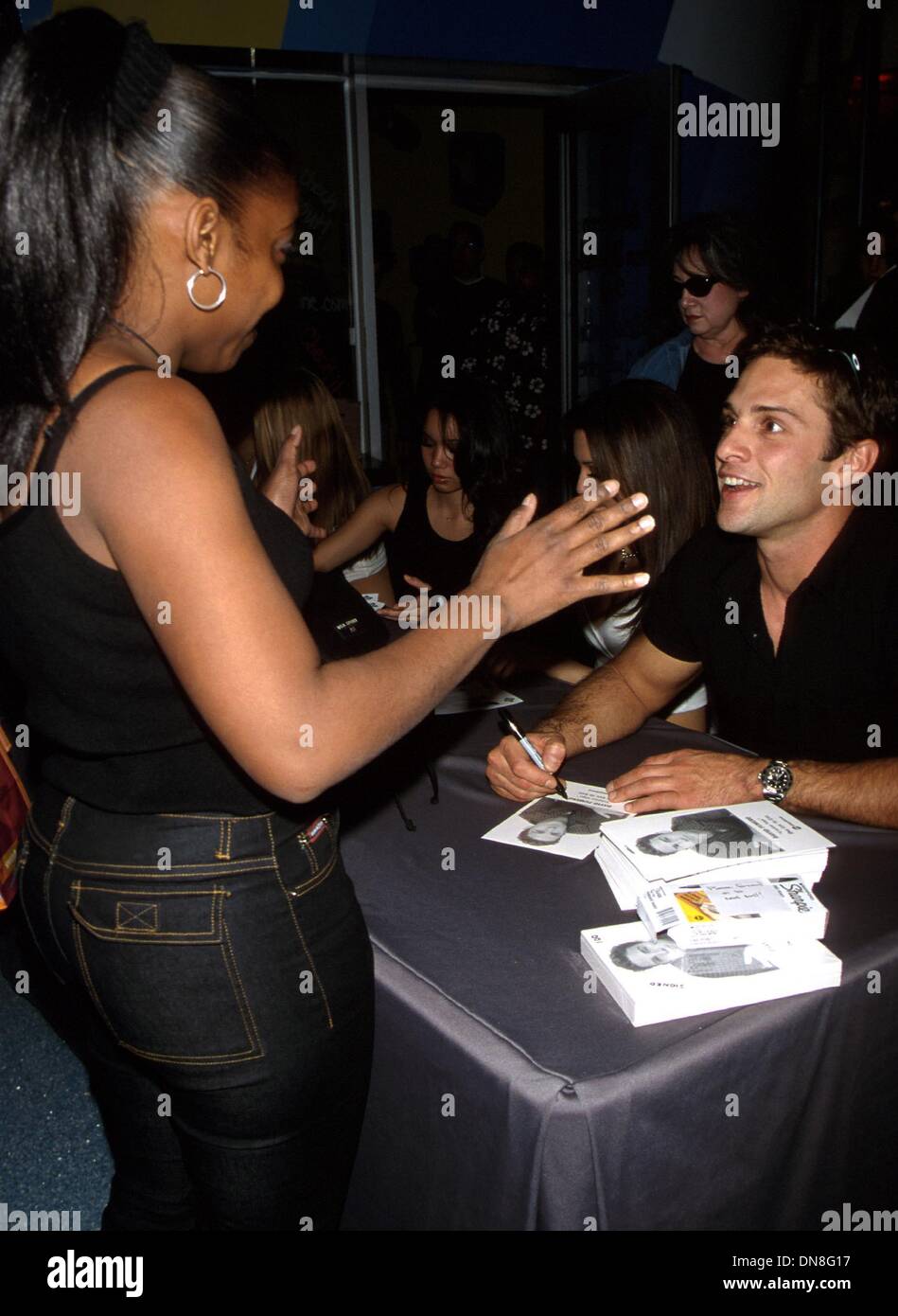 Mar. 18, 2002 - K24426MR: SEVENTEEN MAGAZINE HOST PROM FASHION SHOW AND ...