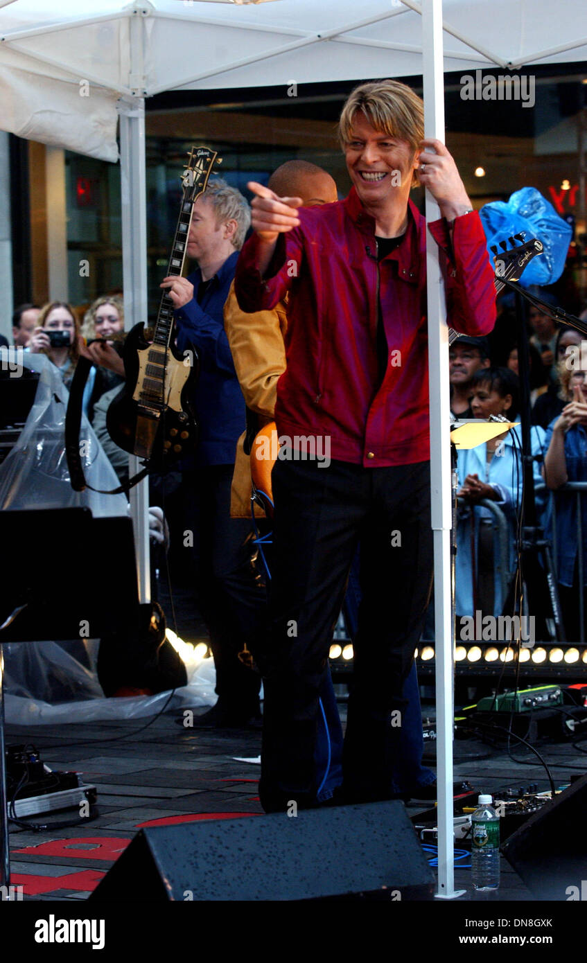 June 14 2002 david bowie hi-res stock photography and images - Alamy