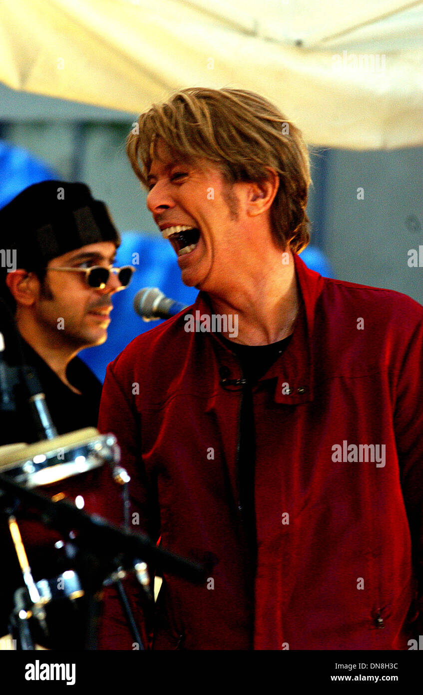June 14 2002 david bowie hi-res stock photography and images - Alamy