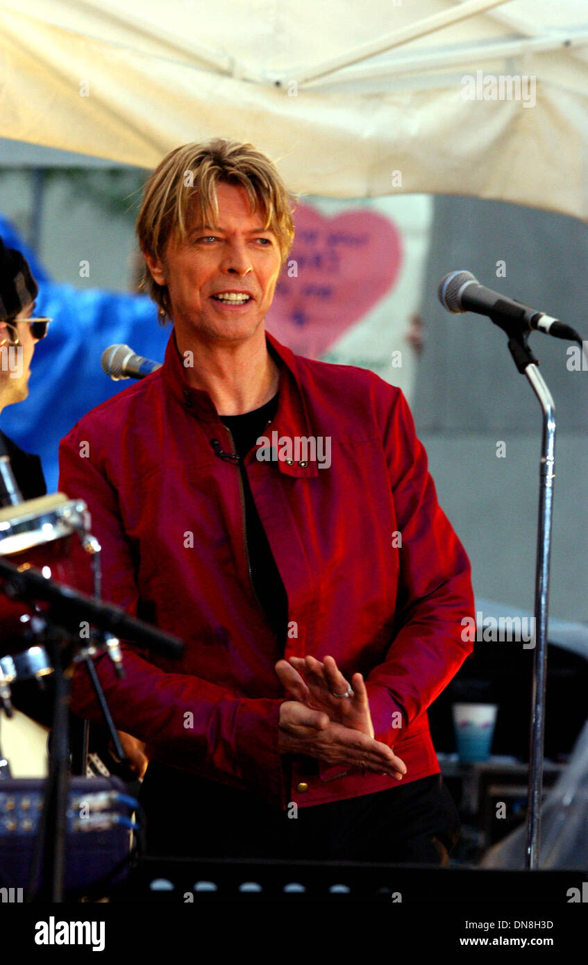 June 14, 2002 - K25327 DAVID BOWIE APPEARS ON NBC'S.''TODAY SHOW ...