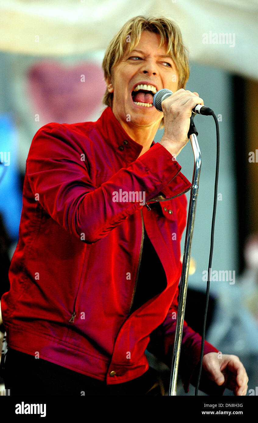 June 14, 2002 - K25327 DAVID BOWIE APPEARS ON NBC'S.''TODAY SHOW ...
