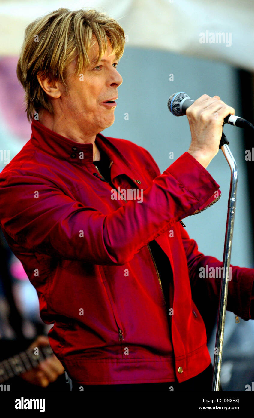 June 14, 2002 - K25327 DAVID BOWIE APPEARS ON NBC'S.''TODAY SHOW ...
