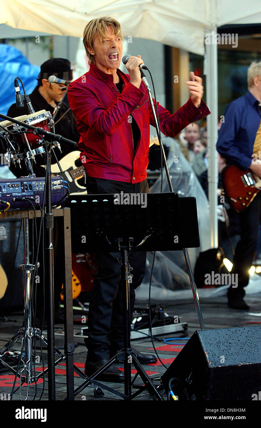 June 14 2002 david bowie hi-res stock photography and images - Alamy