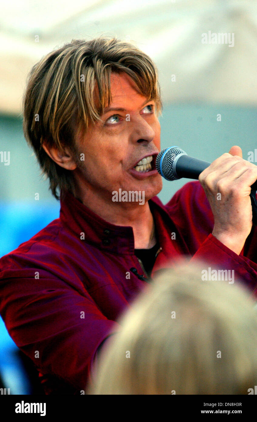 June 14, 2002 - K25327 DAVID BOWIE APPEARS ON NBC'S.''TODAY SHOW ...