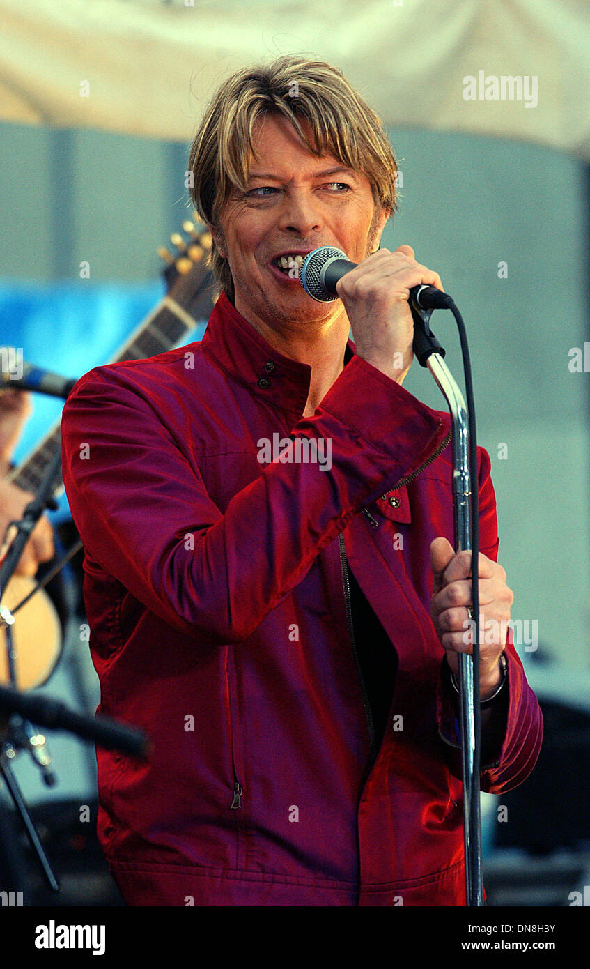 June 14, 2002 - K25327 DAVID BOWIE APPEARS ON NBC'S.''TODAY SHOW ...