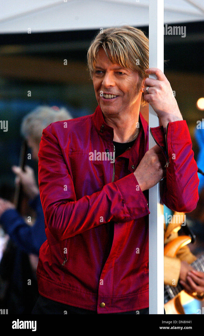 June 14 2002 david bowie hi-res stock photography and images - Alamy