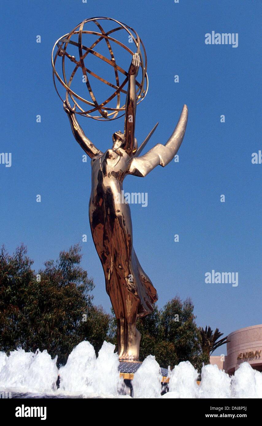 Emmy awards 2002 hi-res stock photography and images - Alamy