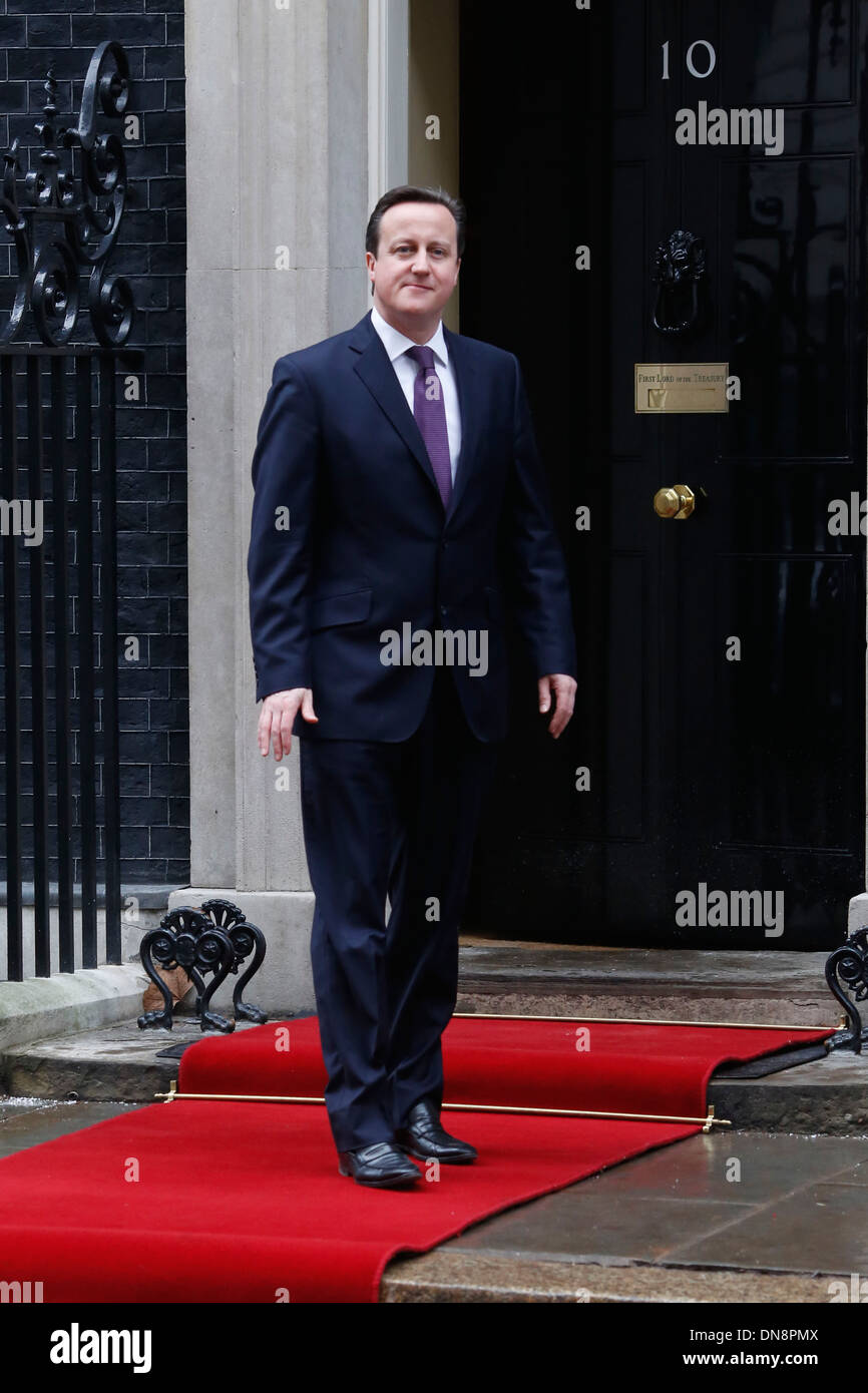 British Prime Minister David Cameron meets Sheikh Hamad bin Khalifa Al ...