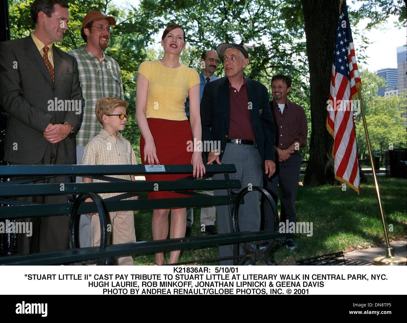 May 10, 2001 - K21836AR: 5/10/01.''STUART LITTLE II'' CAST PAY TRIBUTE ...