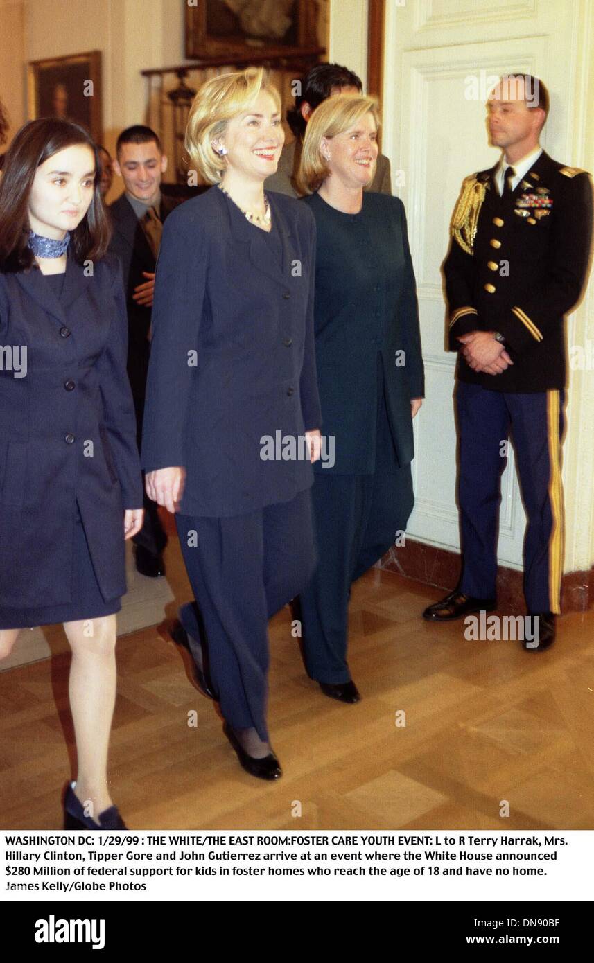 Hillary clinton in 1999 hi-res stock photography and images - Alamy