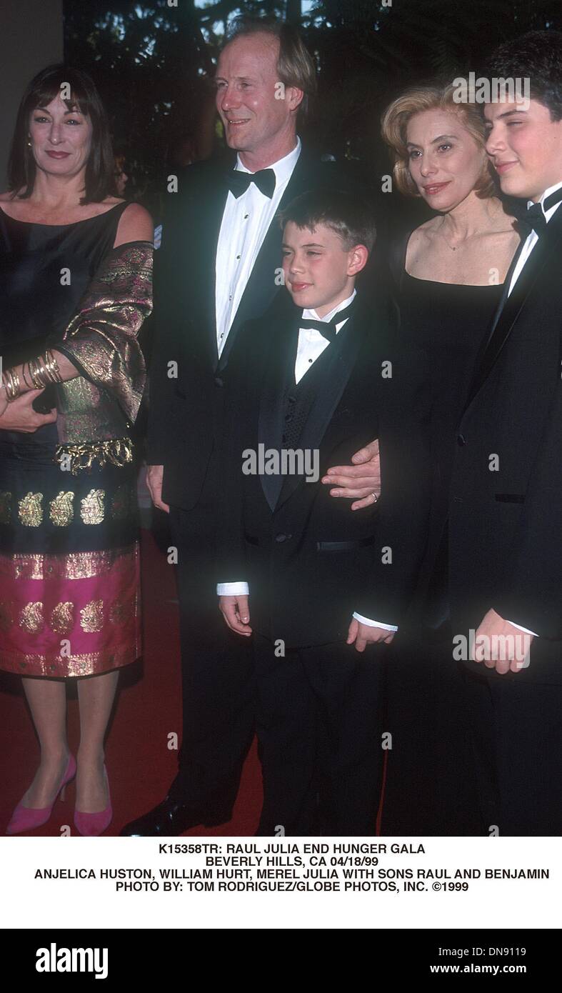 Raul julia anjelica huston hi-res stock photography and images - Alamy