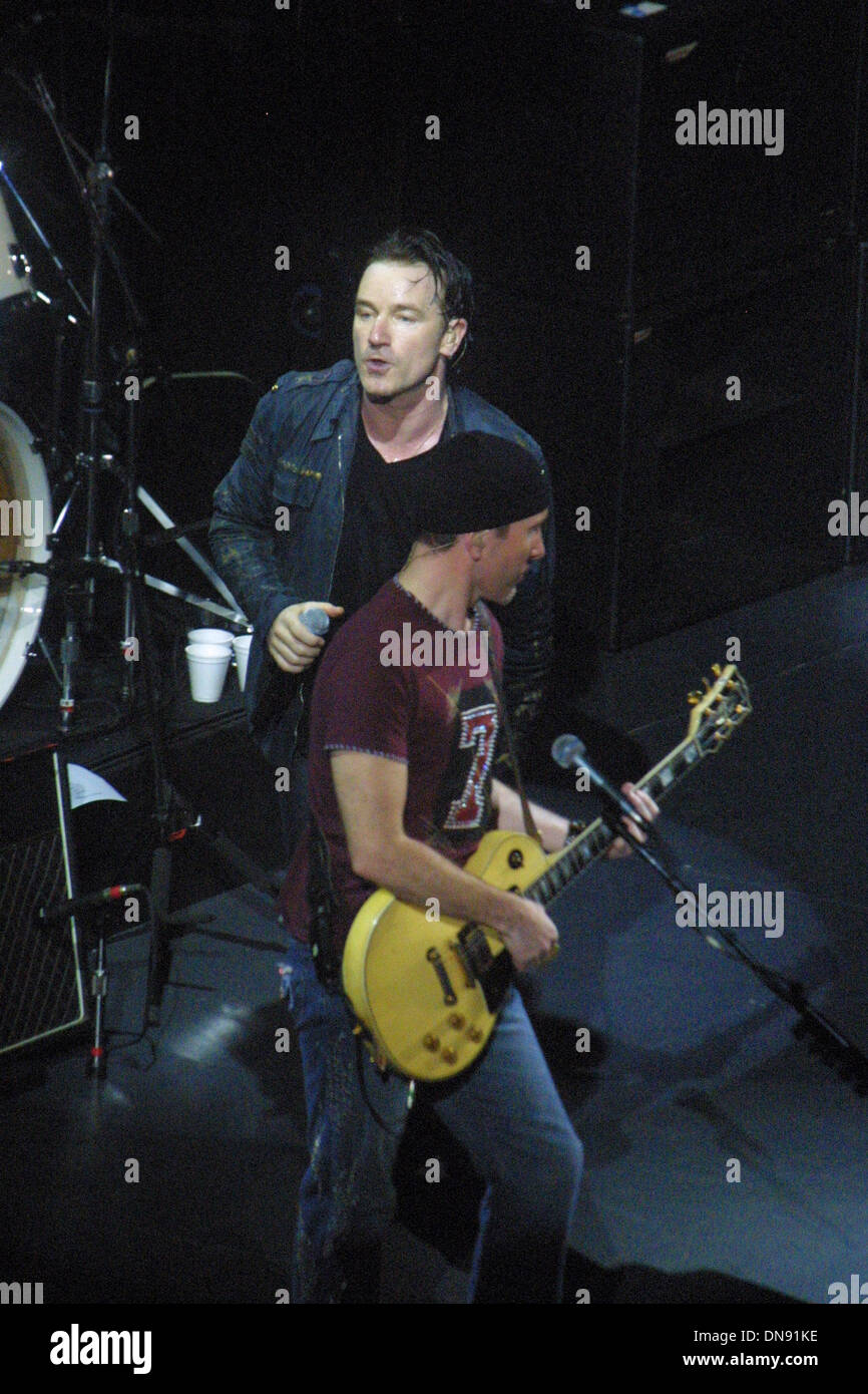 June 21, 2001 - K22229JBB: U-2 CONCERT AT.THE CONTINENTAL ARENA IN NEW ...