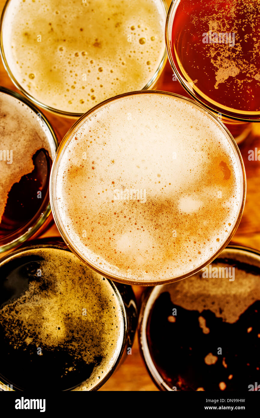 Foaming pint of beer hi-res stock photography and images - Alamy