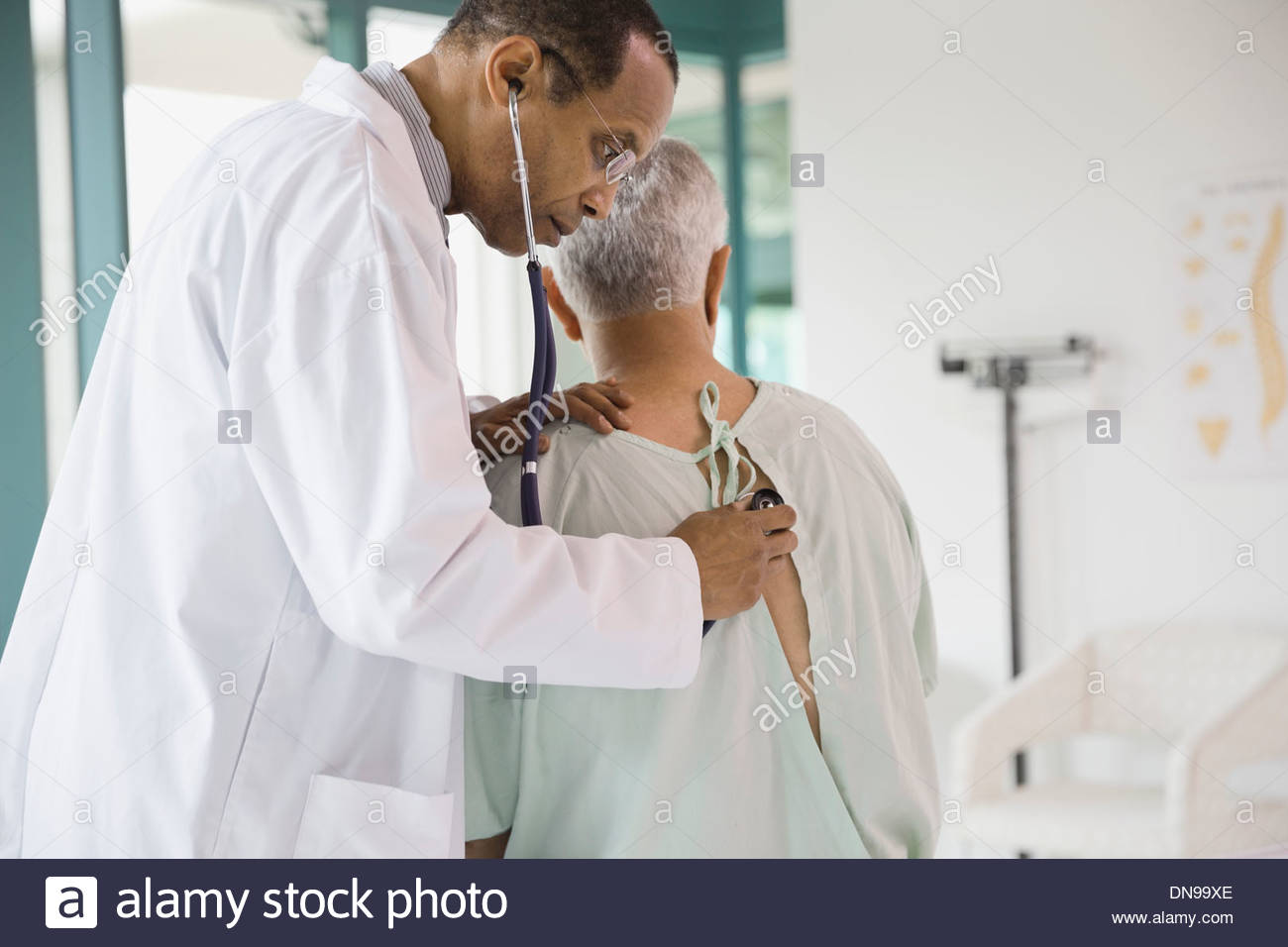 Doctor patient stethoscope checking hi-res stock photography and images ...