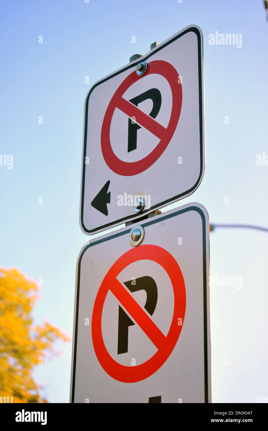 Canadian road signs for motorists and cyclists Stock Photo - Alamy