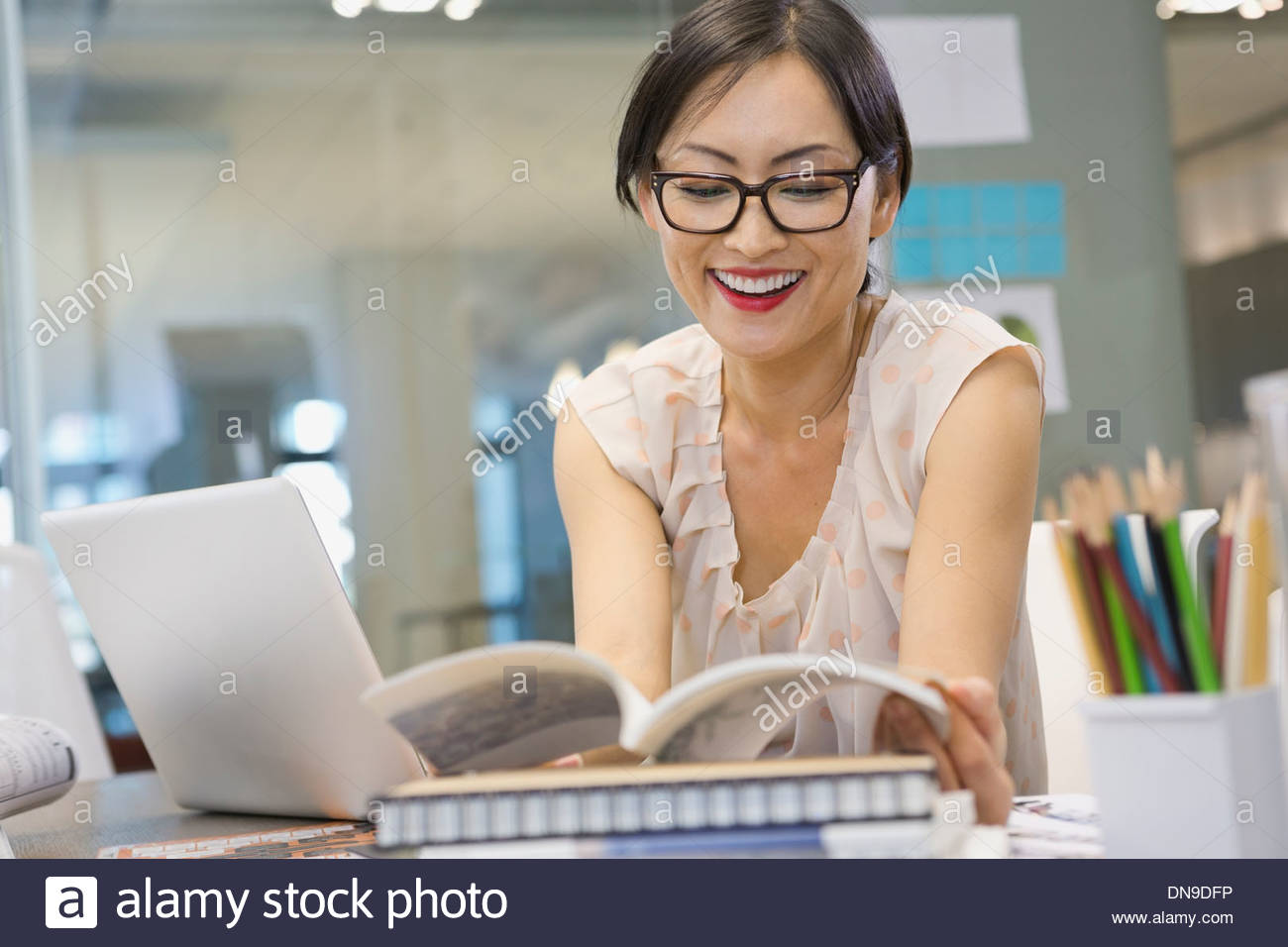 Businesswoman reading book hi-res stock photography and images - Alamy