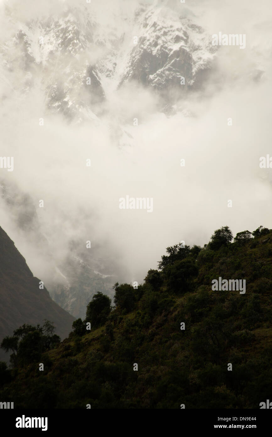 Mist shrouded mountain hi-res stock photography and images - Alamy