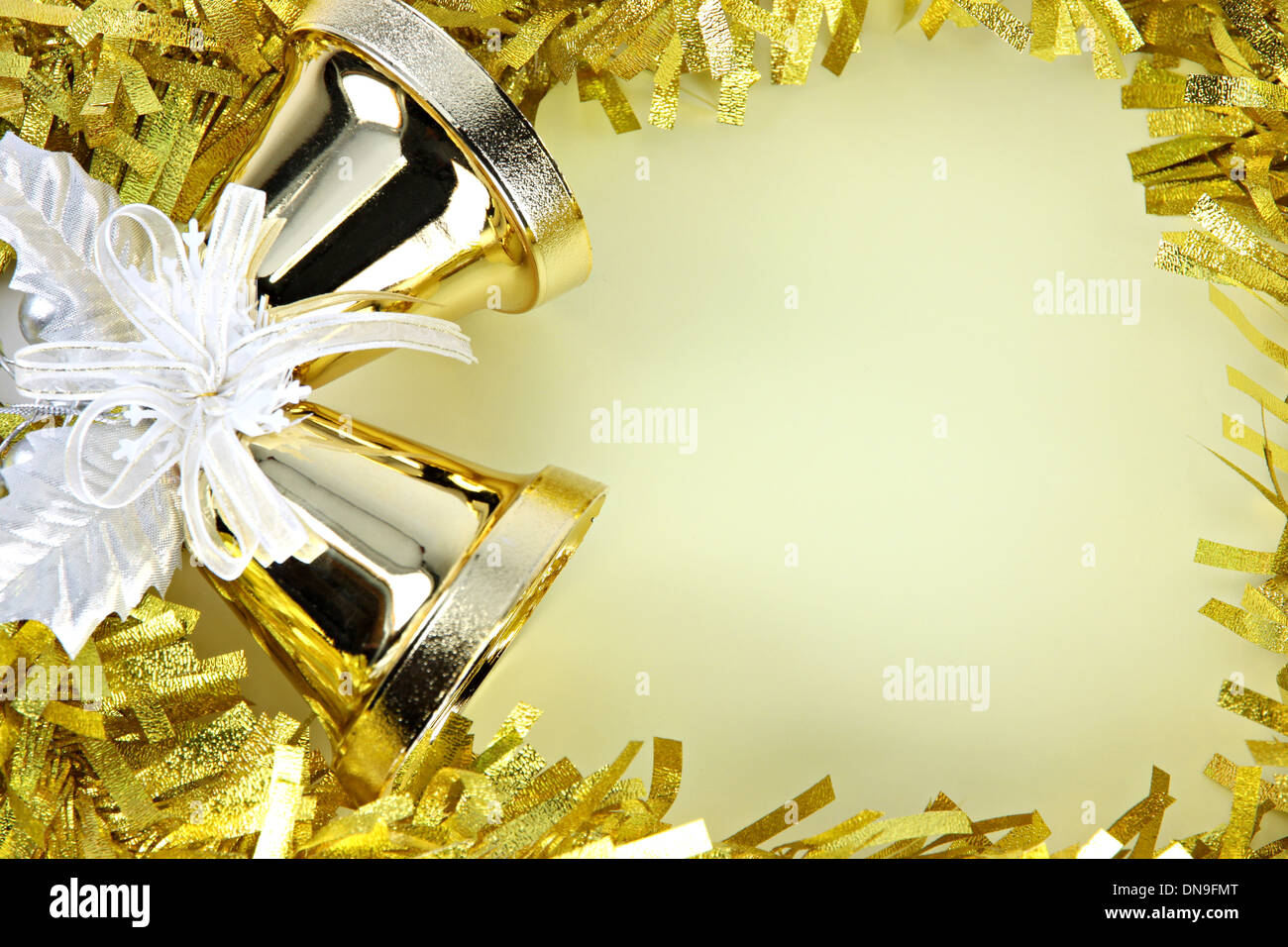 Crispy golden bells and decorations Gold ribbon can use it in Christmas ...