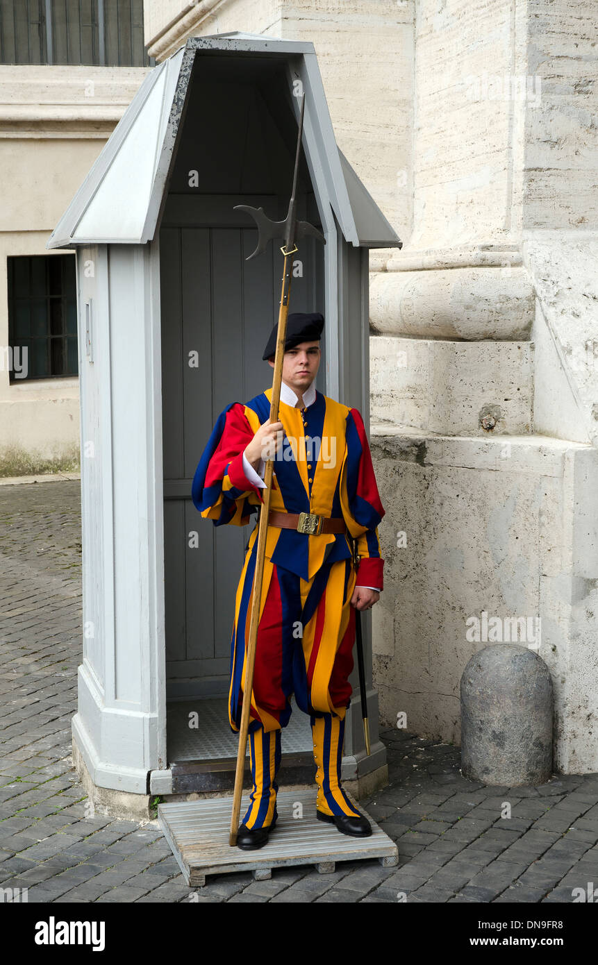 Papal Swiss Guard with pike - Vatican City - Rome Italy Stock Photo - Alamy
