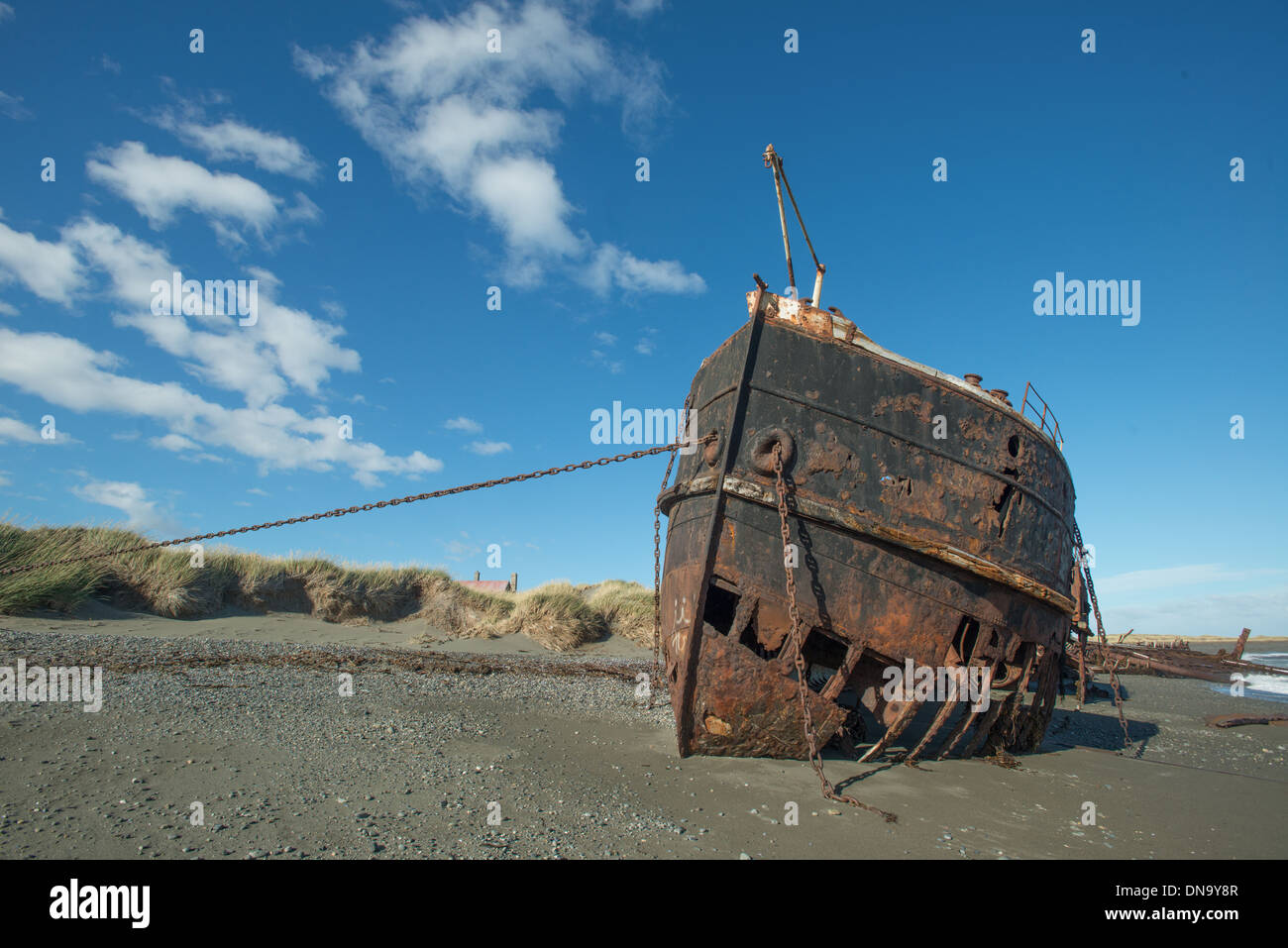 Rotting ship hi-res stock photography and images - Alamy
