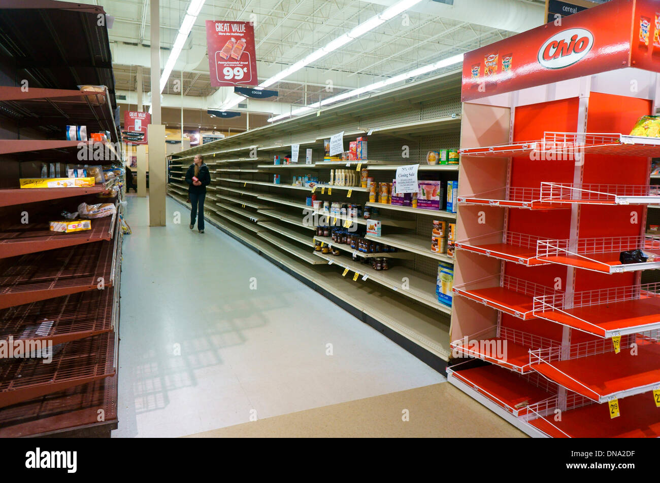 Empty grocery store chicago hi-res stock photography and images - Alamy