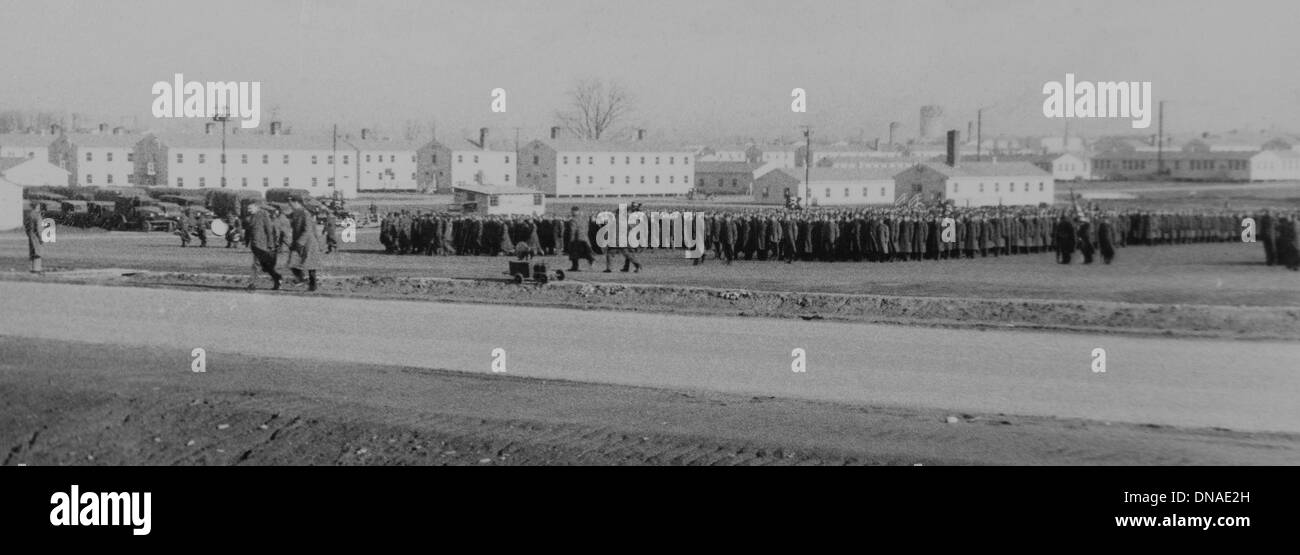 Marching Soldiers, WWII, HQ 2nd Battalion, 389th Infantry, US Army ...