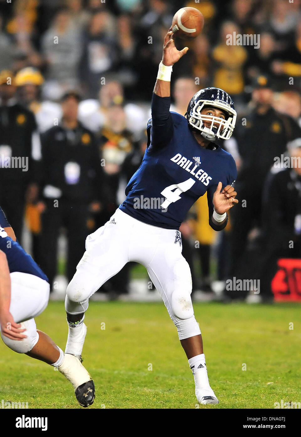 Carson, CA, . 20th Dec, 2013. Bakersfield Drillers qb, Asauni Rufus #4 ...