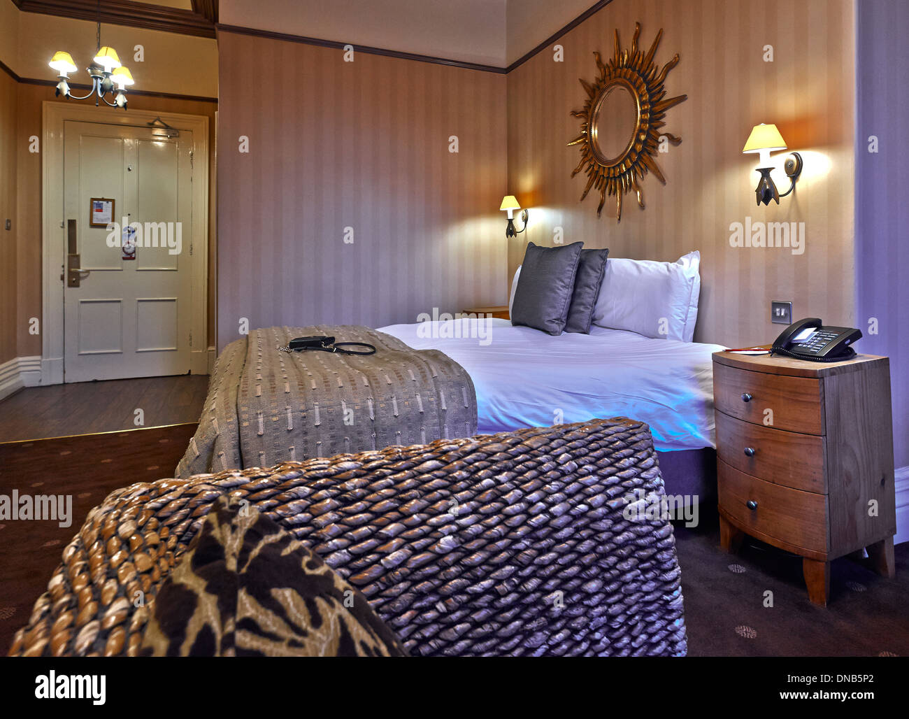 Queen Hotel Chester High Resolution Stock Photography and Images - Alamy