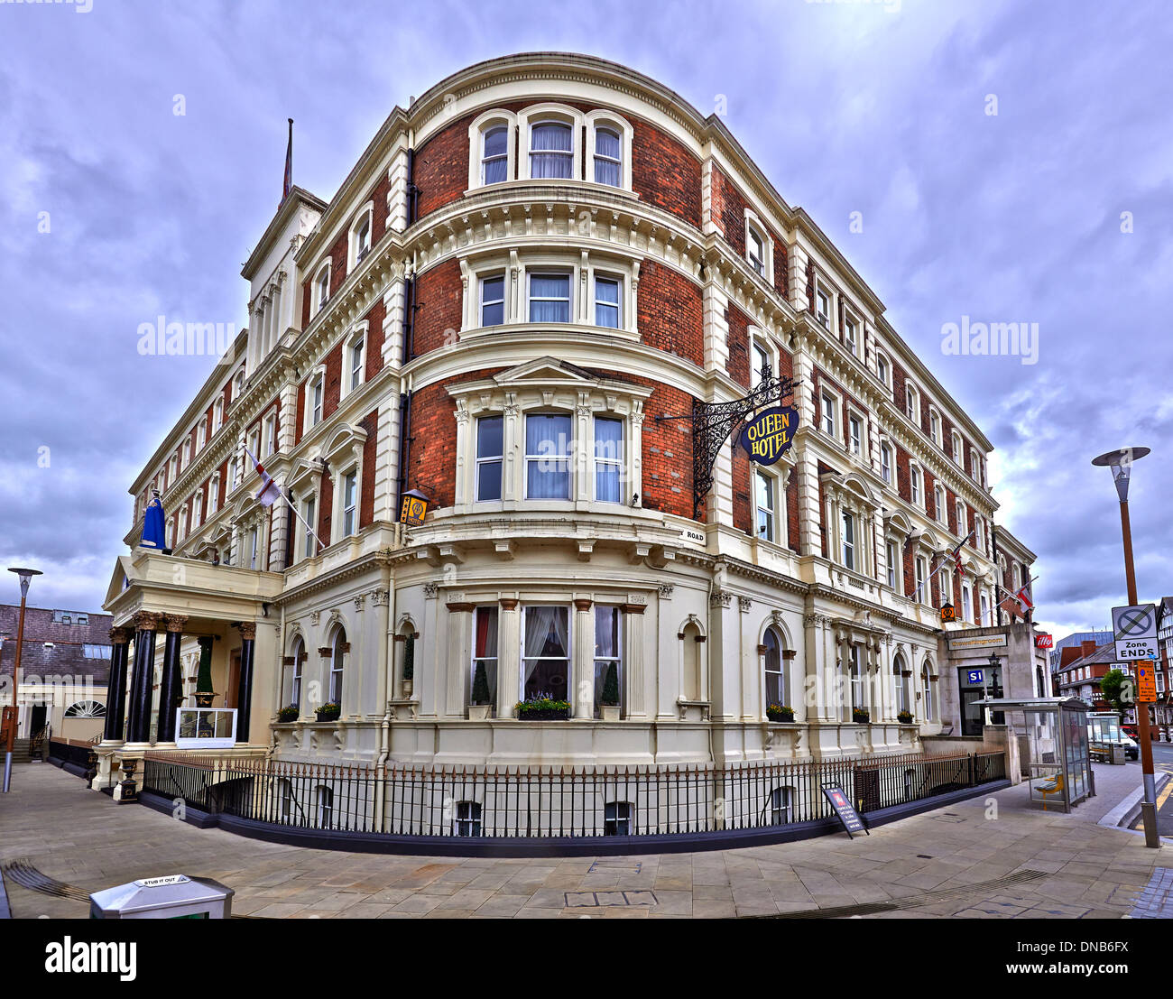 Queen hotel chester hi-res stock photography and images - Alamy