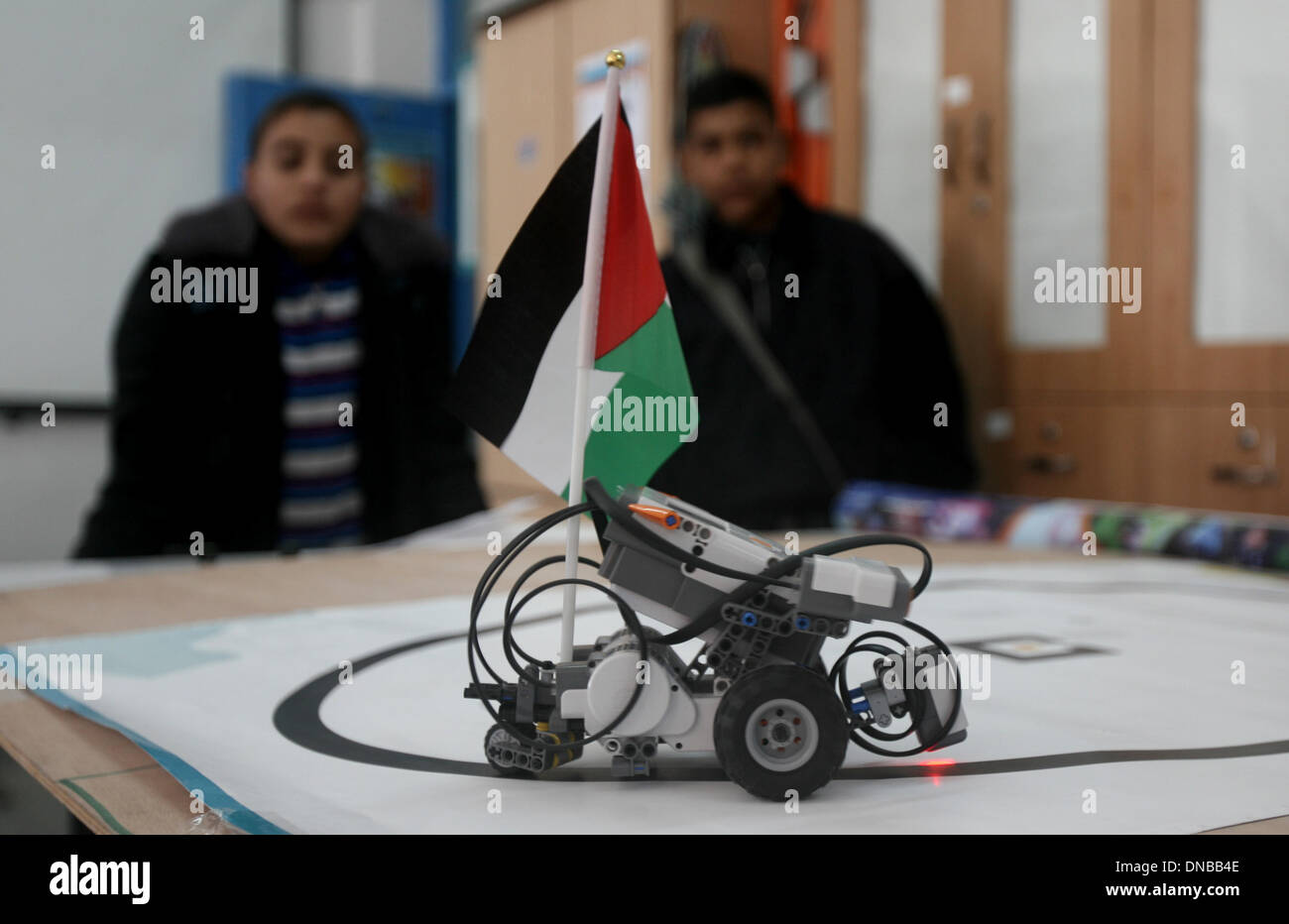 Robots at works hi-res stock photography and images - Alamy