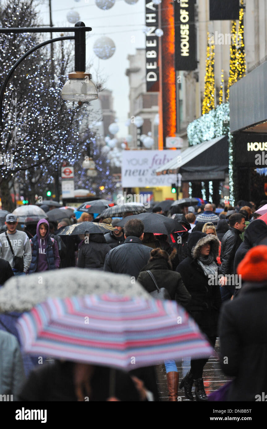 Braving poor weather hi-res stock photography and images - Alamy