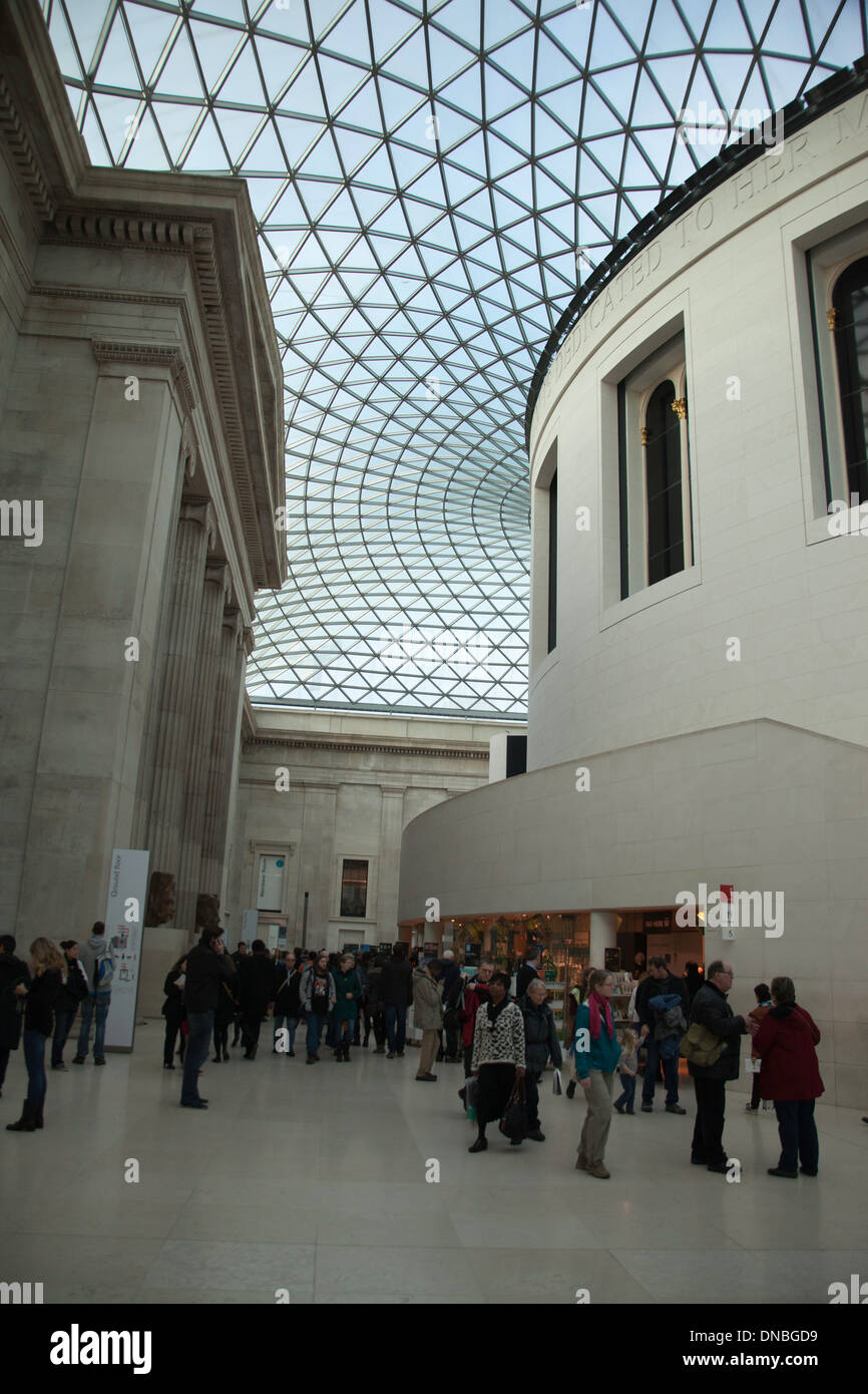 British museum london glass roof hi-res stock photography and images ...