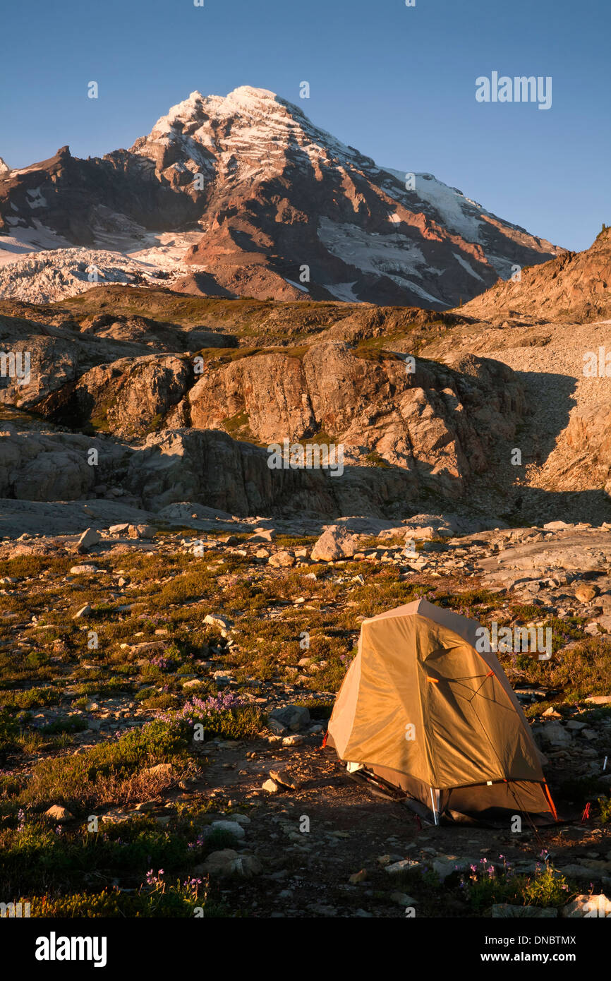 Sunset campsite hi-res stock photography and images - Alamy
