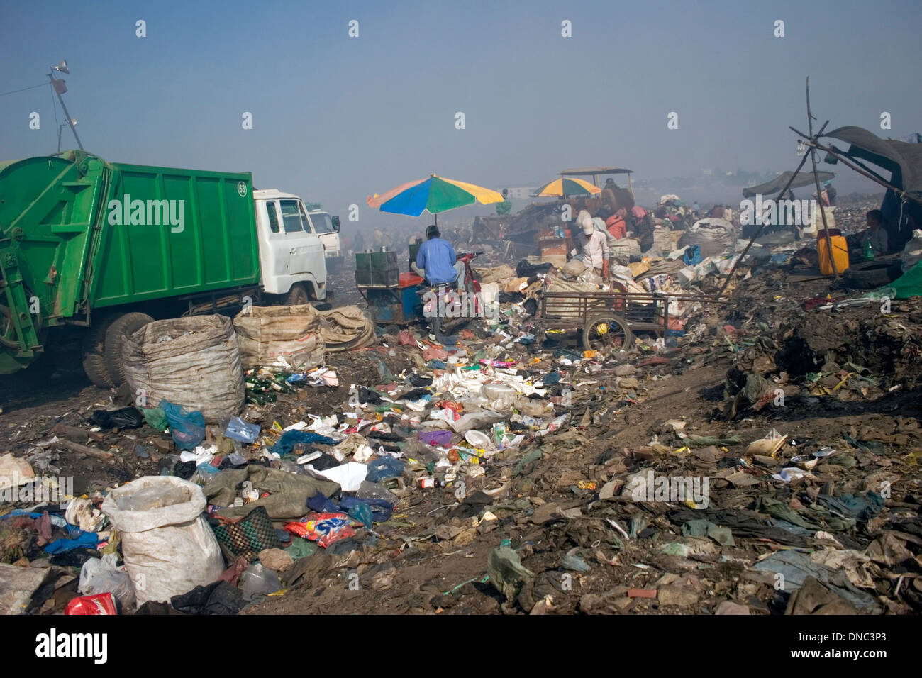 Asia recycling asia poverty human scavenger human scavengers hi-res ...