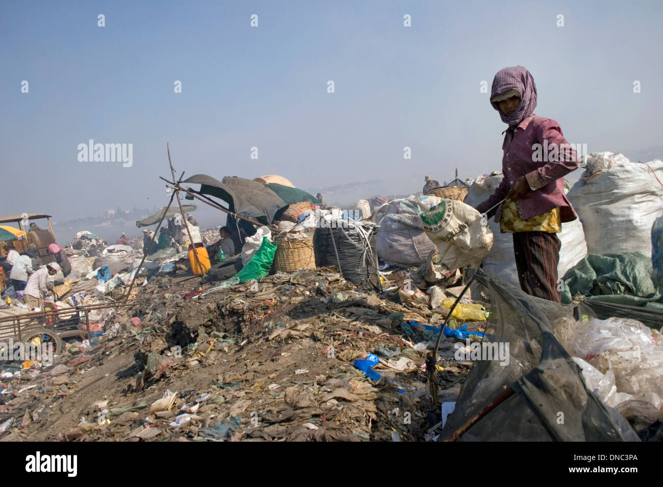 Asia recycling asia poverty human scavenger human scavengers hi-res ...
