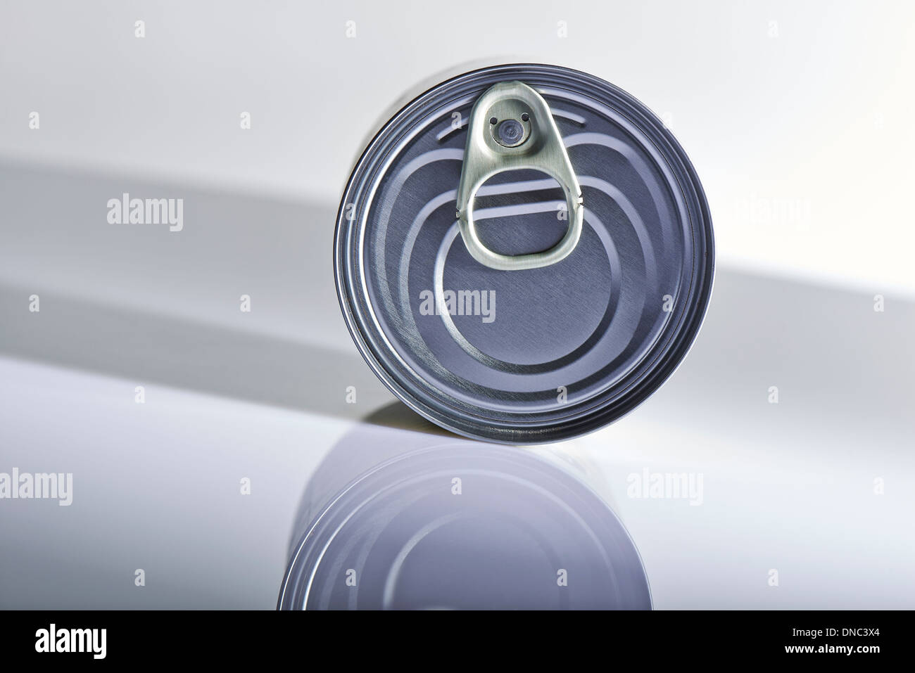 Silver food cover hi-res stock photography and images - Alamy